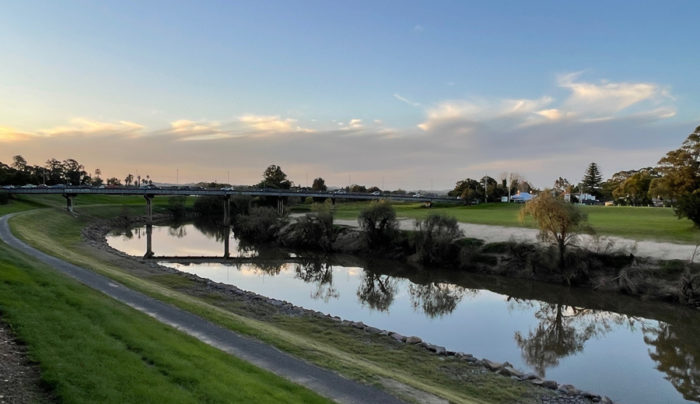 Three sketches of the Hunter River - Liz Steel : Liz Steel